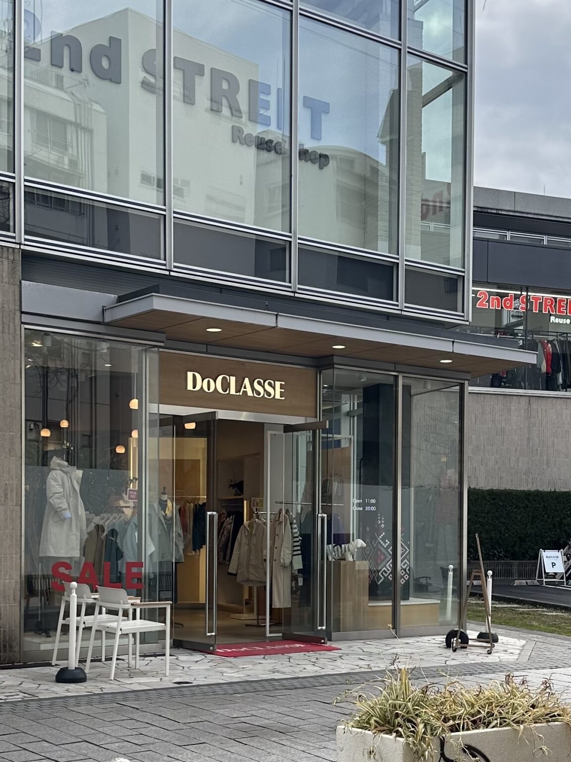 『DoCLASSE wando自由が丘店』さん。九品仏川緑道沿いにあり、ゆったりとショッピ